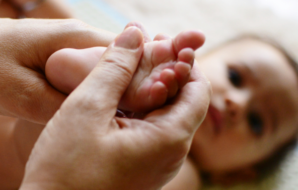 Bonding with Baby: The Importance of Your Touch - Makchic