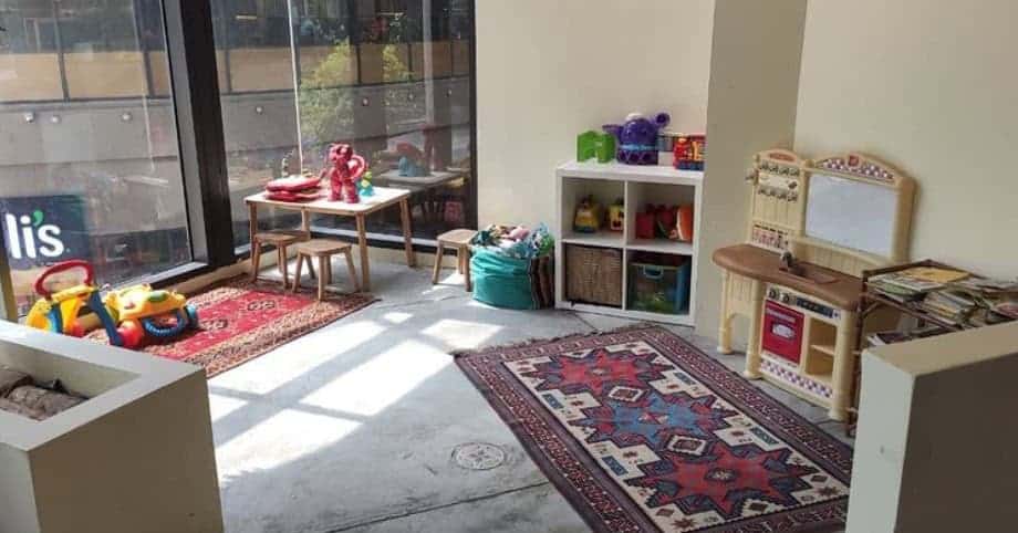 Restaurants and Cafés Where Kids Can Play - Makchic