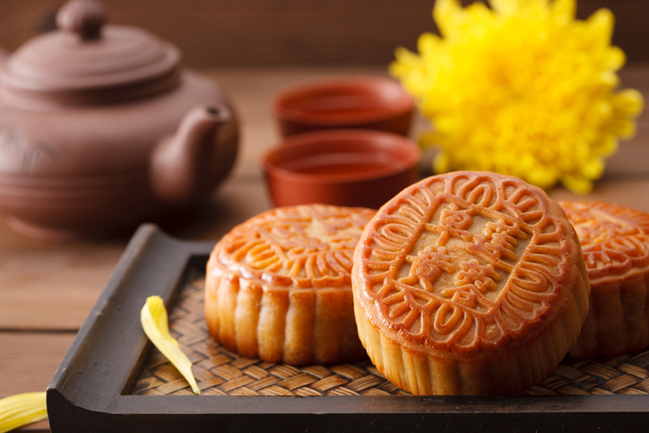 Lanterns and Mooncakes: How to Explain Mid-Autumn Festival to Your Kids ...