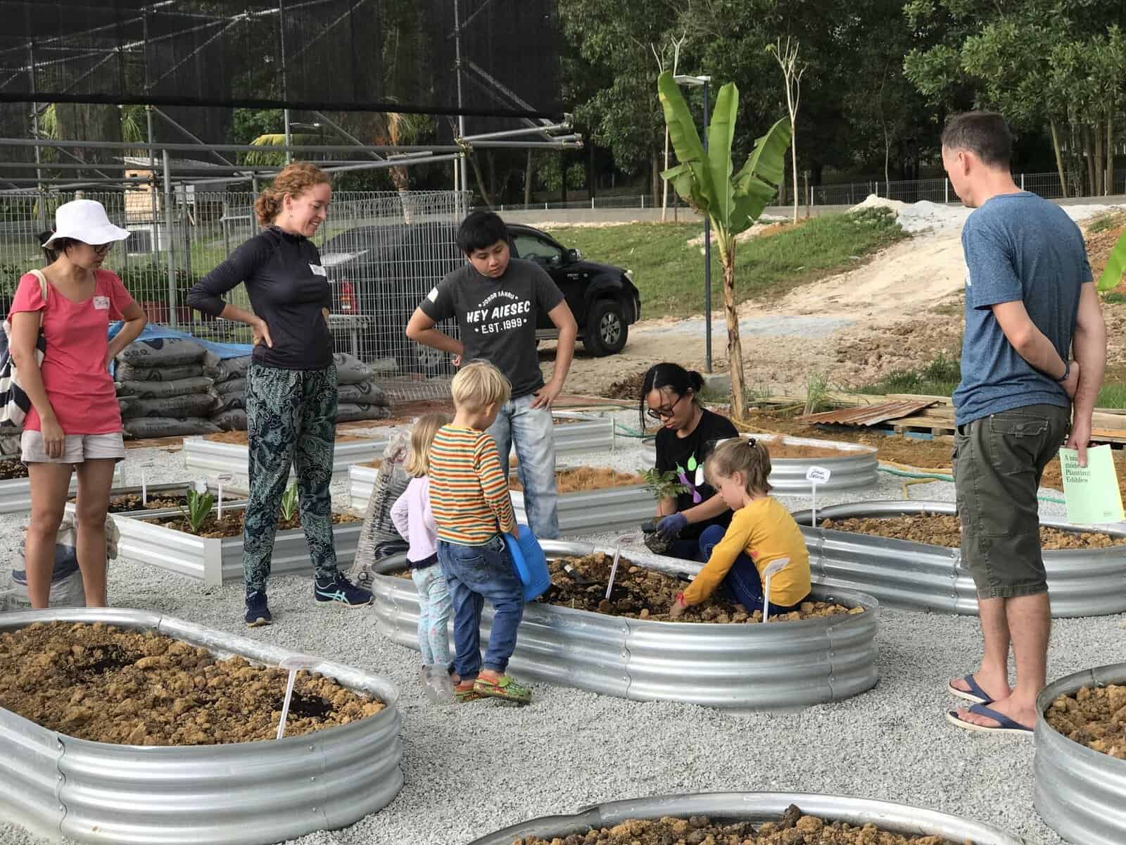 20 Best Outdoor Play Experiences - Makchic