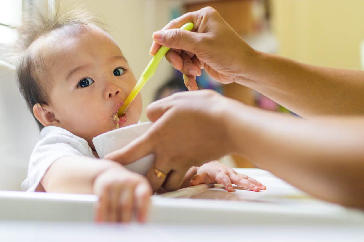 Tips and Tools for Starting Solids Successfully - Makchic