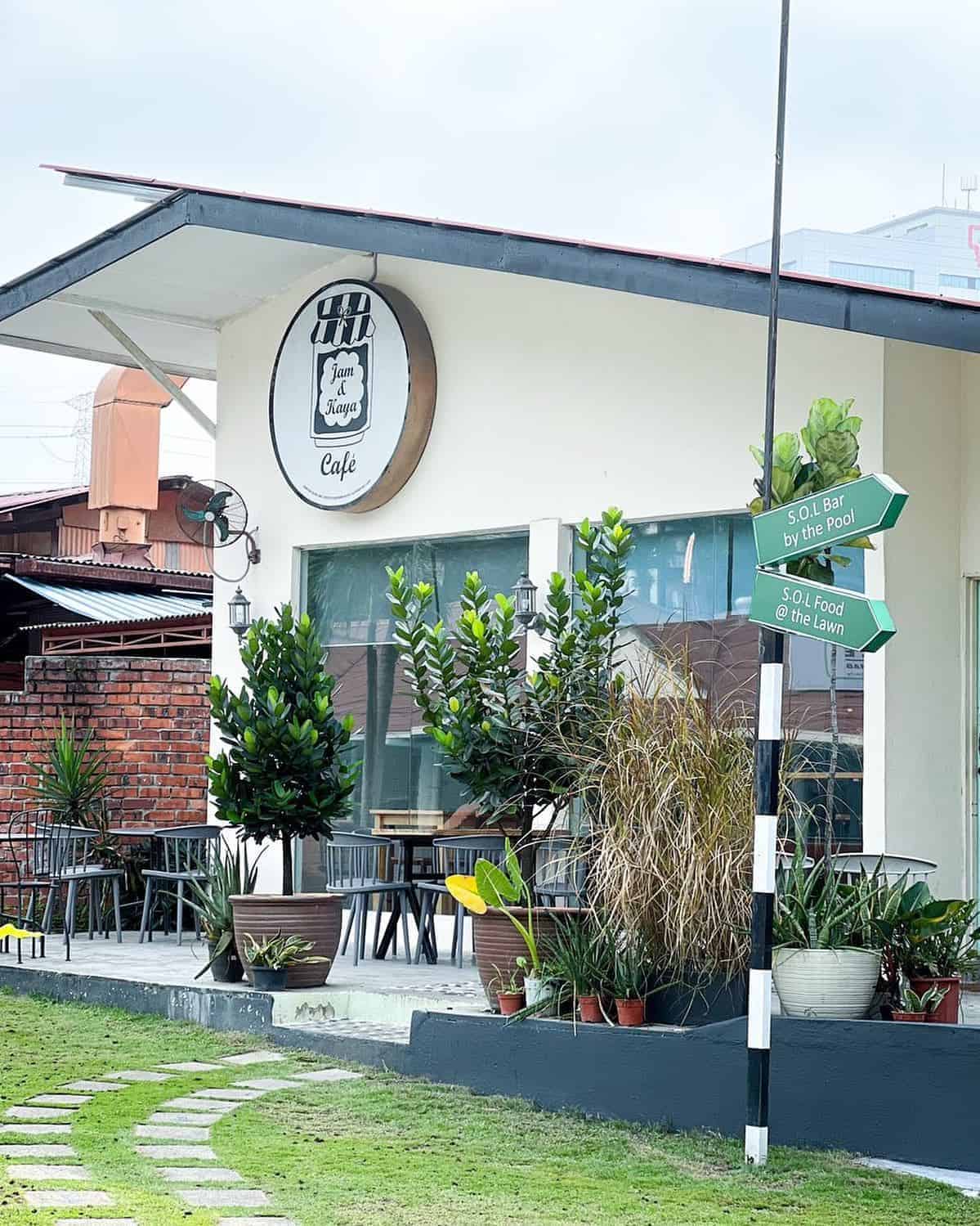 Restaurants and Cafés Where Kids Can Play - Makchic