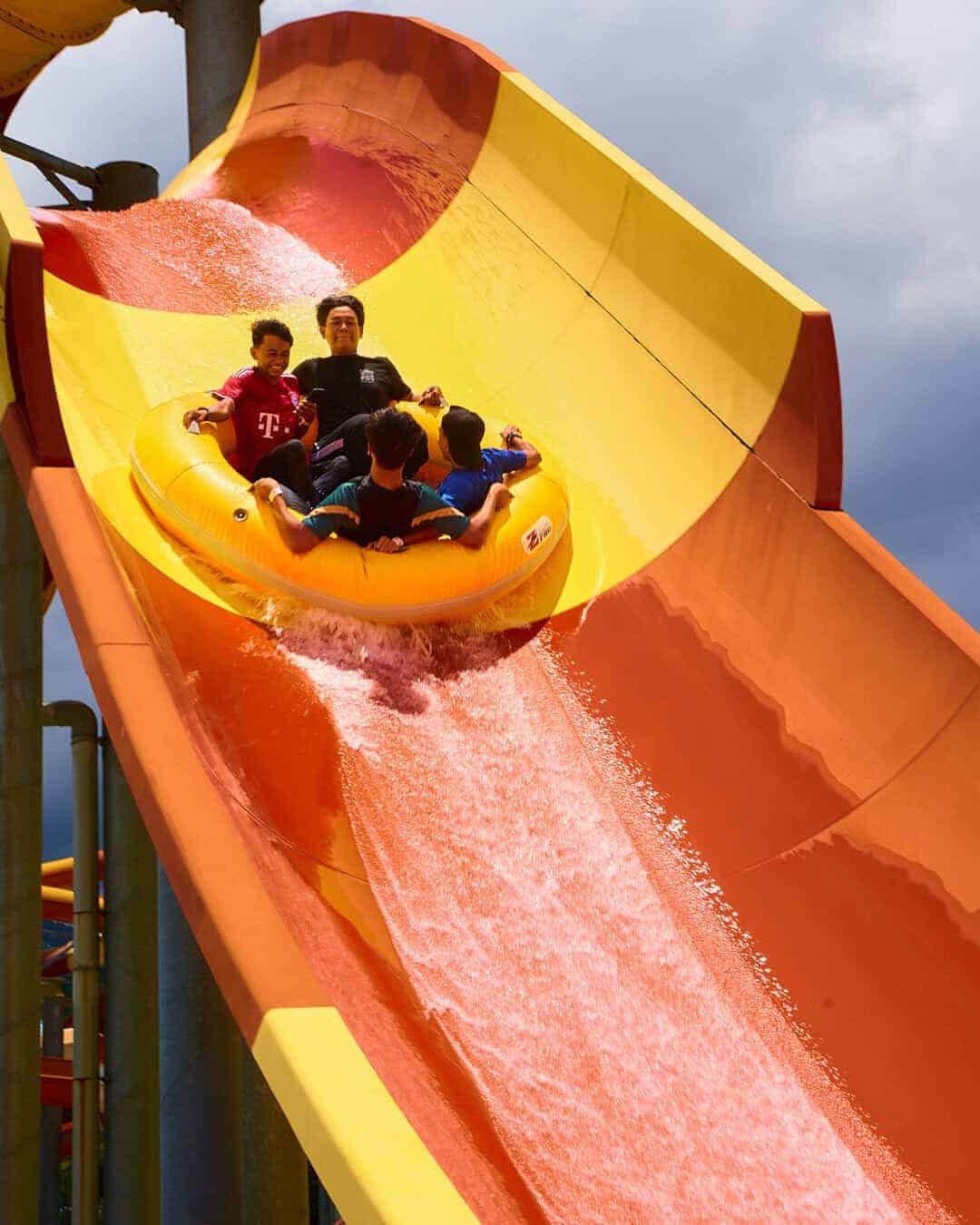 Malaysia’s Top 10 Splashtastic Waterparks for Family Fun! - Makchic